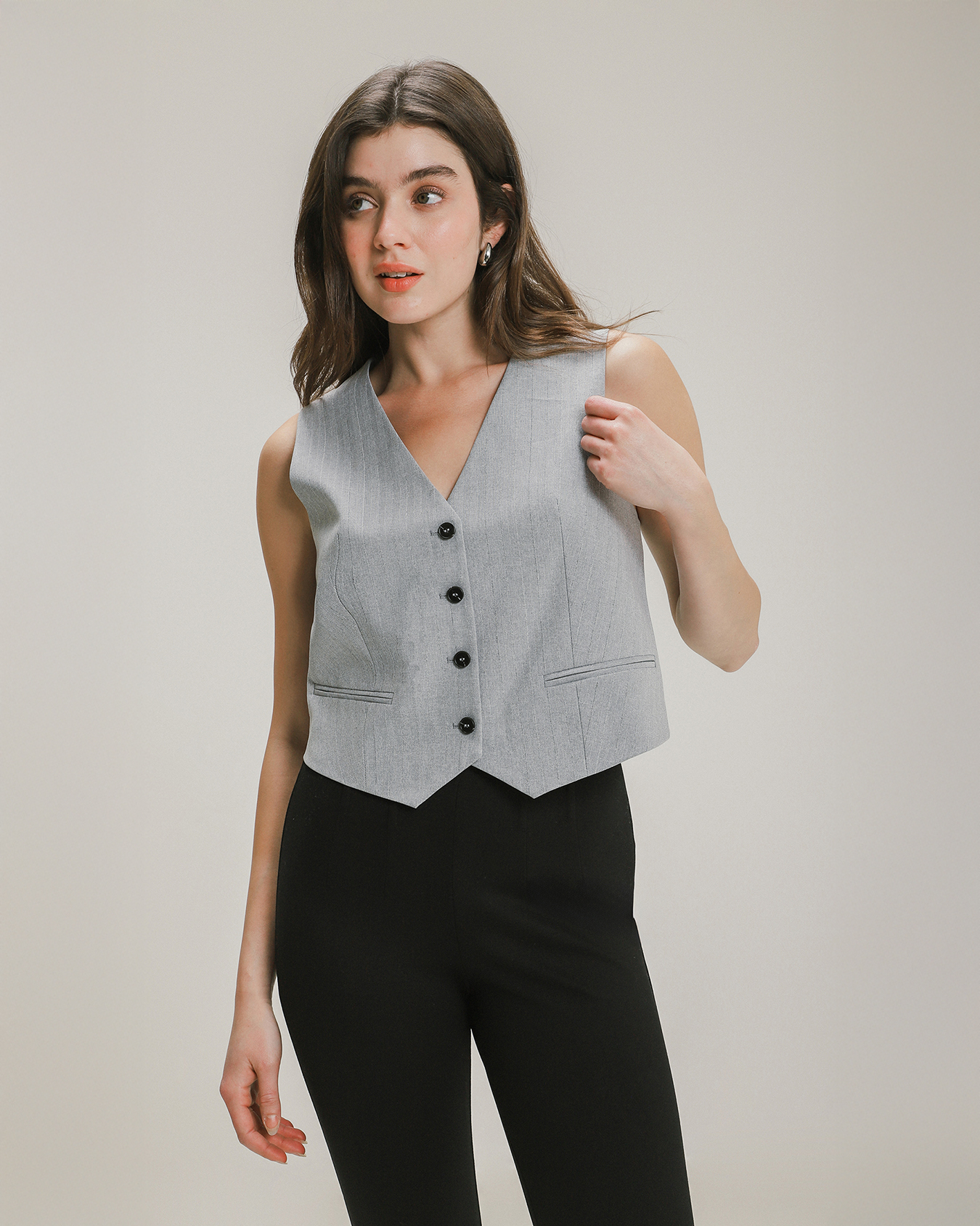 Chaleco Gris Corto Botones Para mujer – C&A México